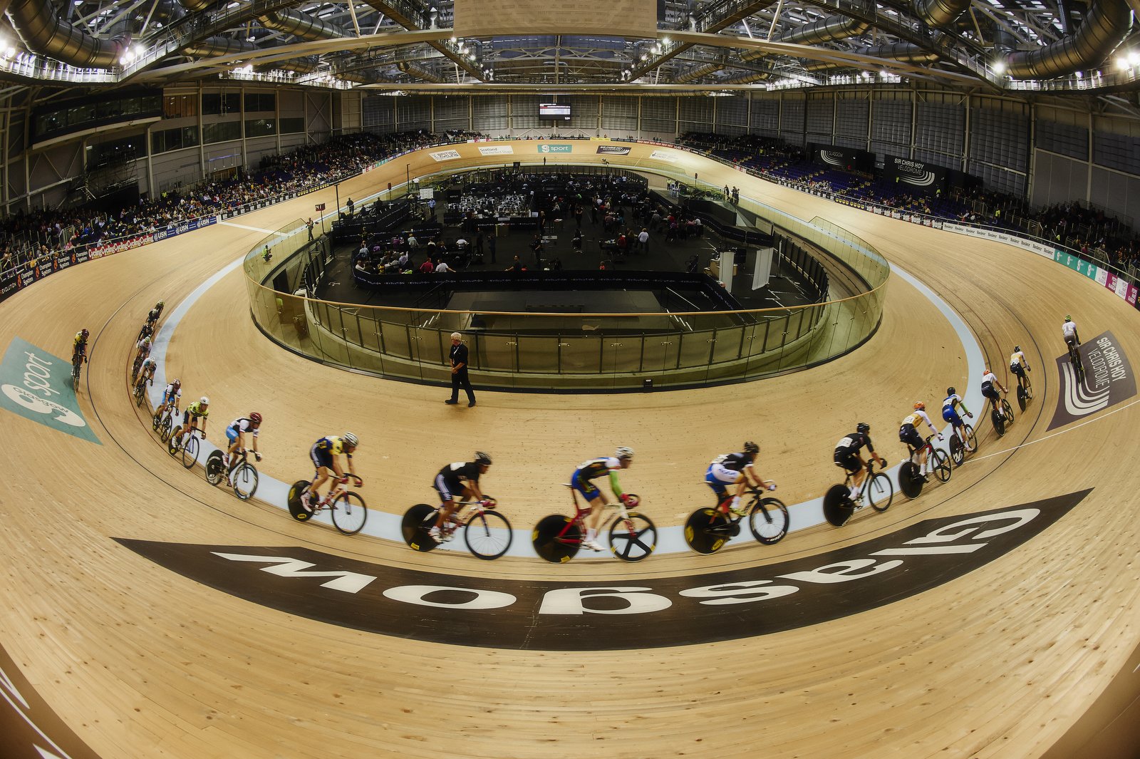 German duo lead way in Glasgow to go top of Revoluti...